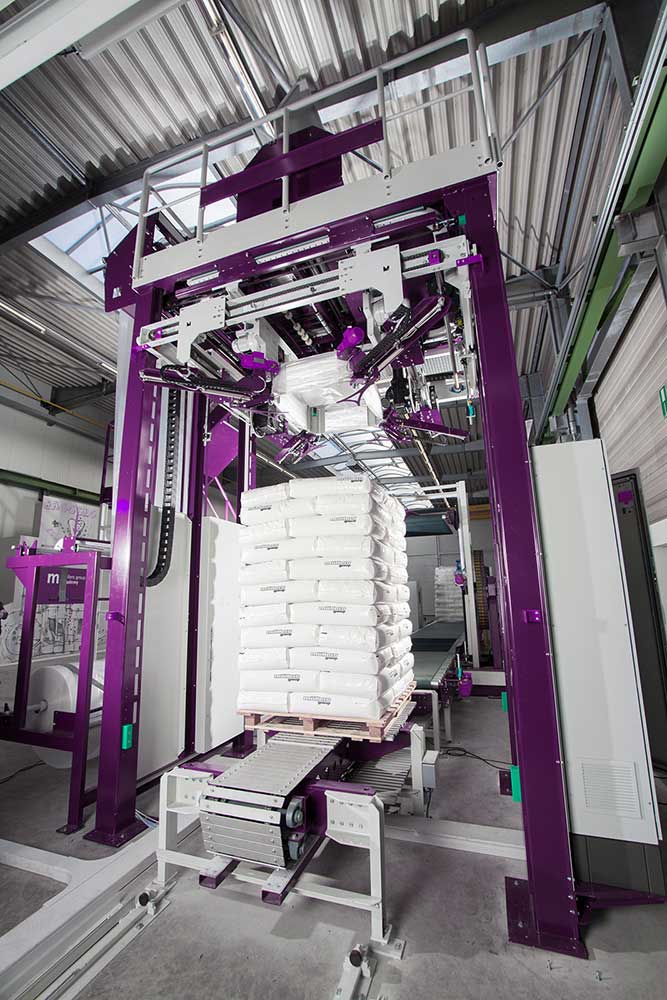 Stretch hood machine: Comprehensive load securing