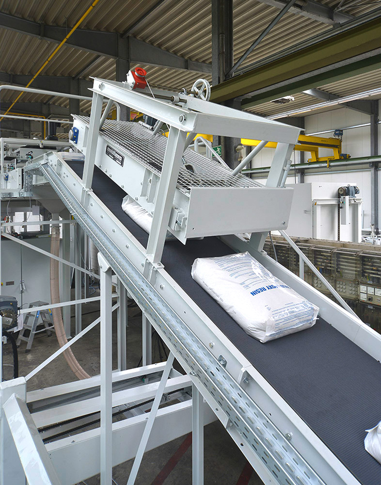 Layer palletizer for the chemical industry (PLS-C)